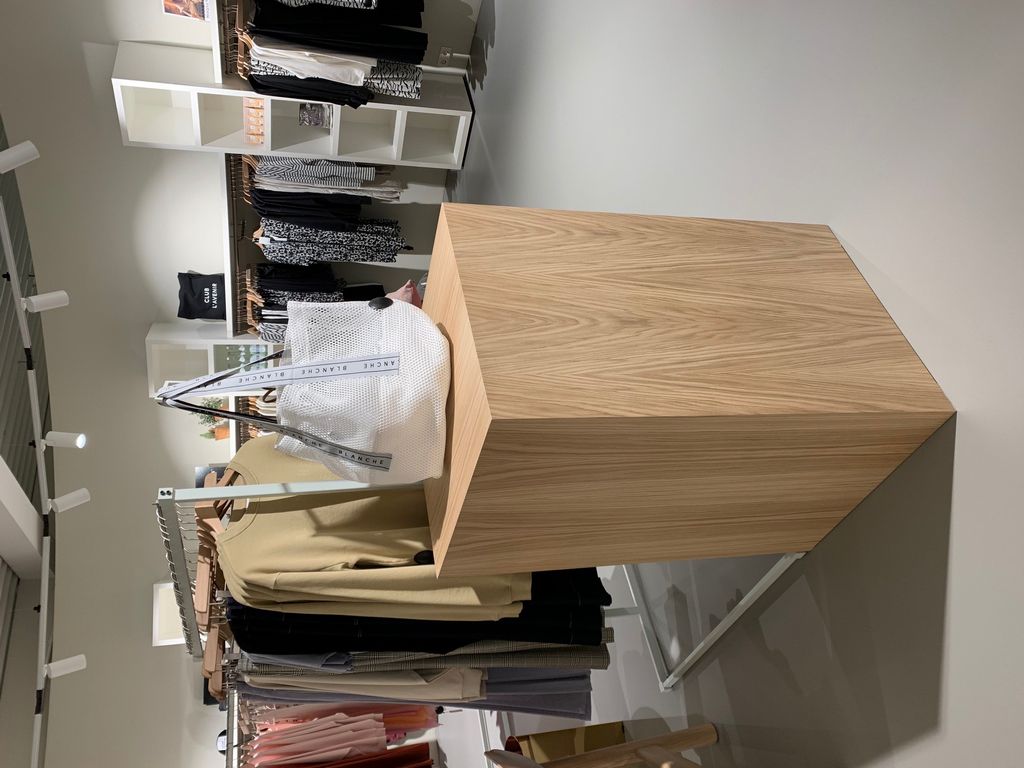 Oak veneer plinth ️ Oak veneer display plinths | Bespoke